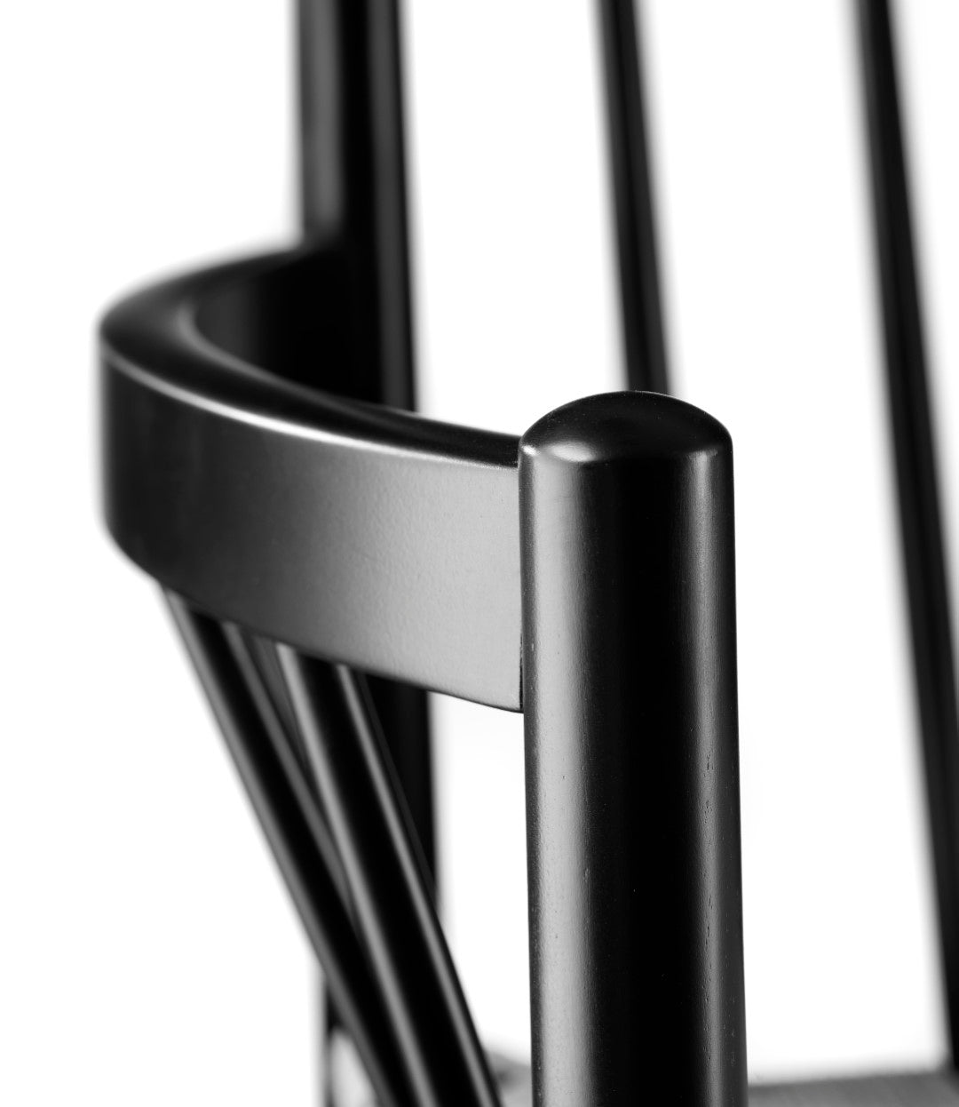 J81 - Chair Svart/svart – Alvar og Maija